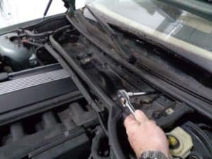 BMW Fuel Pressure Test - Fuel Rail/Schrader Valve Method