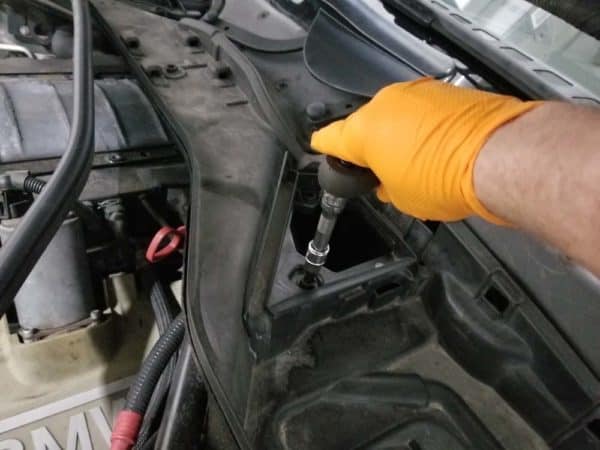 BMW N52 Intake Manifold Removal - 1,3,5,6,7,X1,X3,X5,Z4 6 Cyl.