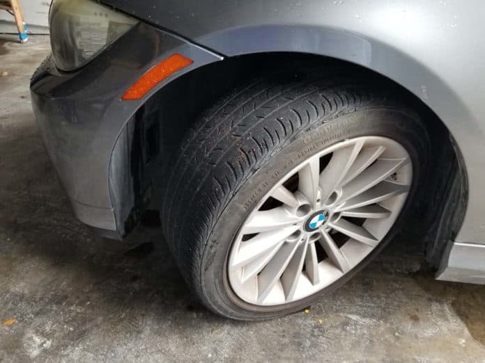 BMW E90 Xenon Headlight Bulb Replacement - 2007-2013 3 Series