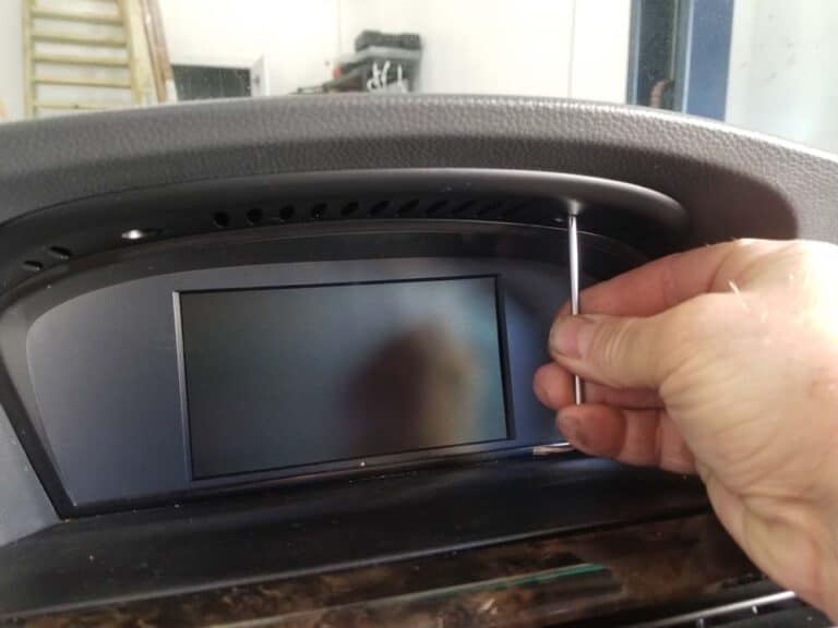 BMW E60 iDrive Upgrade - '04-'10 5 Series -Bluetooth Music/Rear Camera