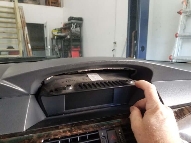 BMW E60 iDrive Upgrade - '04-'10 5 Series -Bluetooth Music/Rear Camera