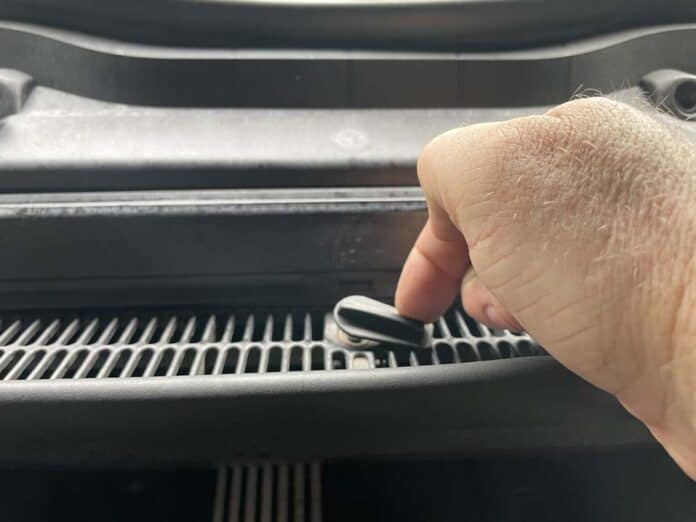 BMW E53 Microfilter/Air Filter Replacement - 2000-2006 X5