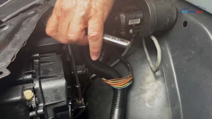 BMW X5 Headlight Bulb Replacement - 2000-2006 E53