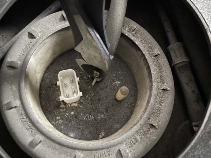 BMW X5 Fuel Pump Replacement /Fuel Level Sensor 2000-2006 E53