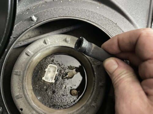 BMW X5 Fuel Pump Replacement /Fuel Level Sensor 2000-2006 E53