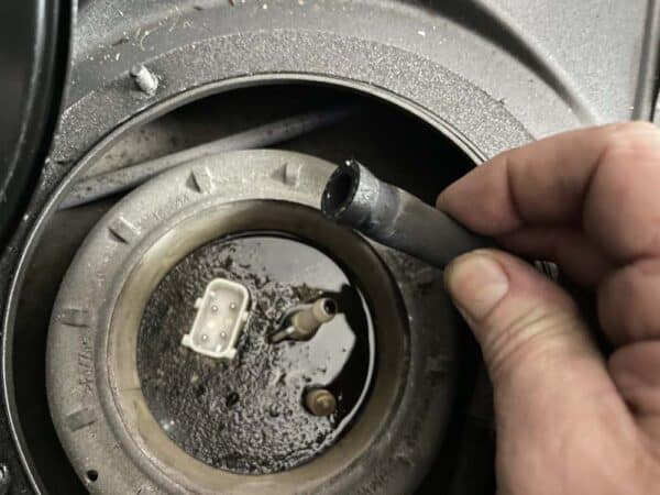 BMW X5 Fuel Pump Replacement /Fuel Level Sensor 2000-2006 E53