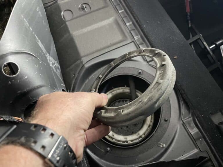 BMW X5 Fuel Pump Replacement /Fuel Level Sensor 2000-2006 E53