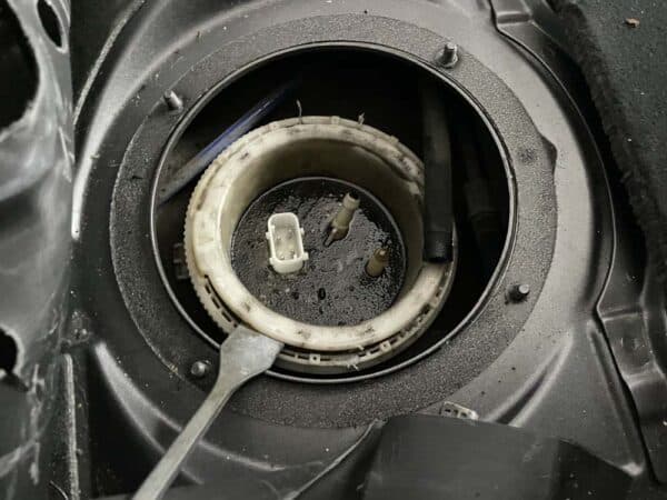 BMW X5 Fuel Pump Replacement /Fuel Level Sensor 2000-2006 E53