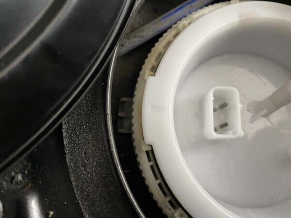 BMW X5 Fuel Pump Replacement /Fuel Level Sensor 2000-2006 E53