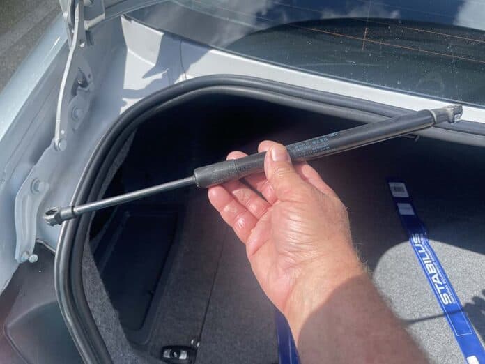 BMW Trunk Shock Replacement - Trunk Won't Stay Open