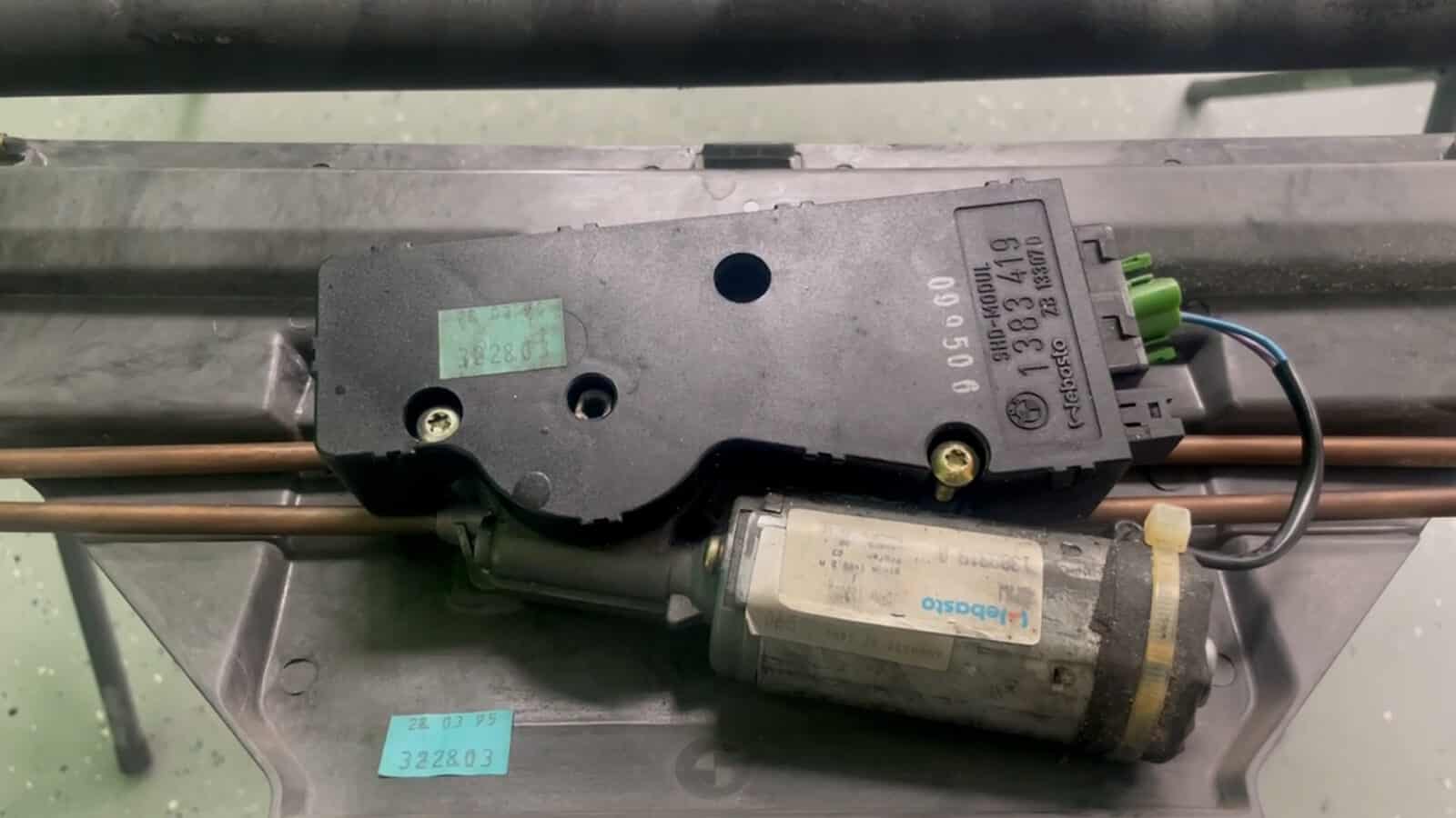 BMW E31 Sunroof Repair - 1990-1999 8 Series - Trolley and Gate