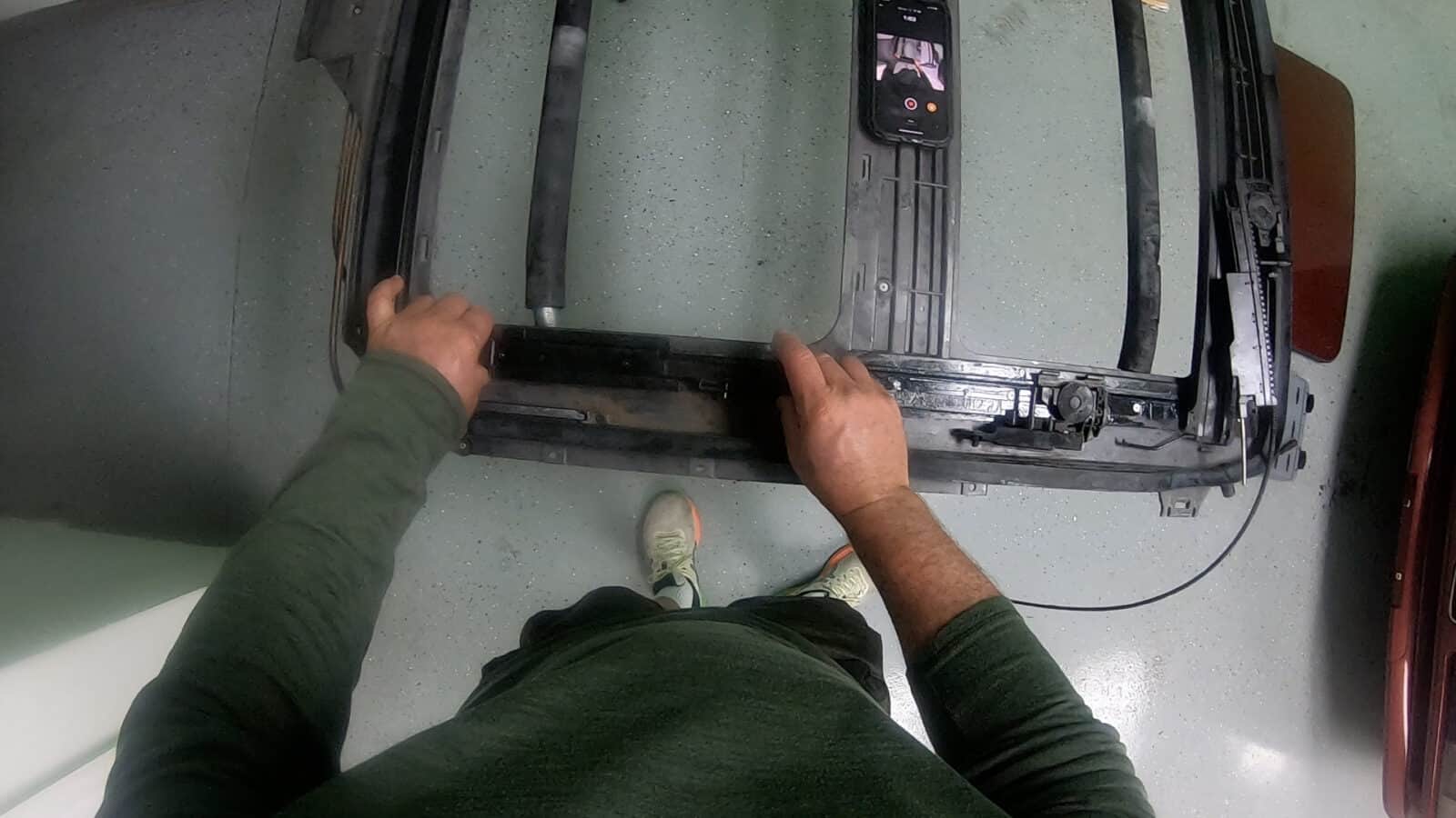 BMW E31 Sunroof Repair - 1990-1999 8 Series - Trolley and Gate