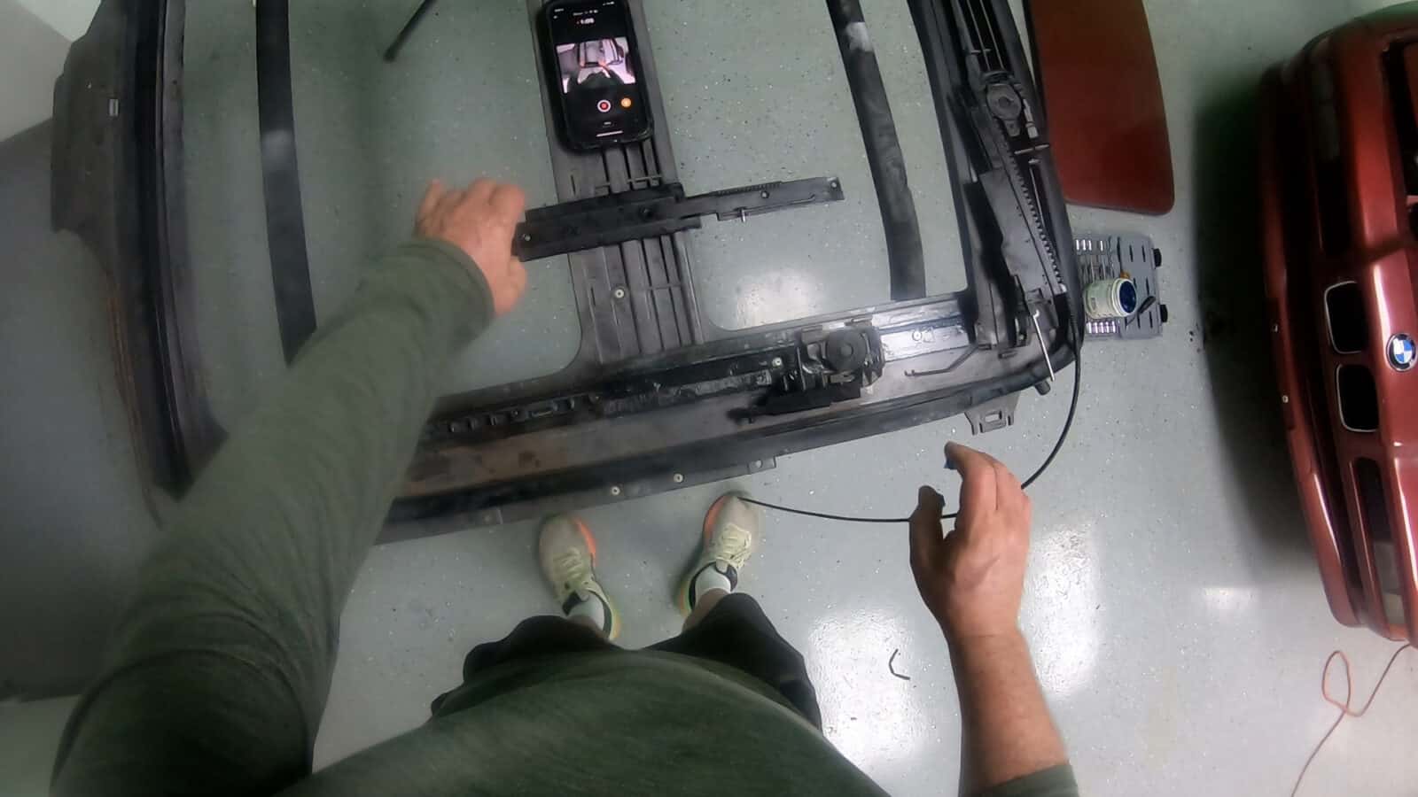 BMW E31 Sunroof Repair - 1990-1999 8 Series - Trolley and Gate